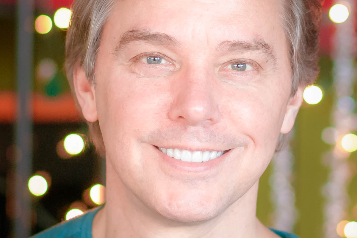 Kooky Choirmaster Scott Warrender Brings Back The Washingtonians ...